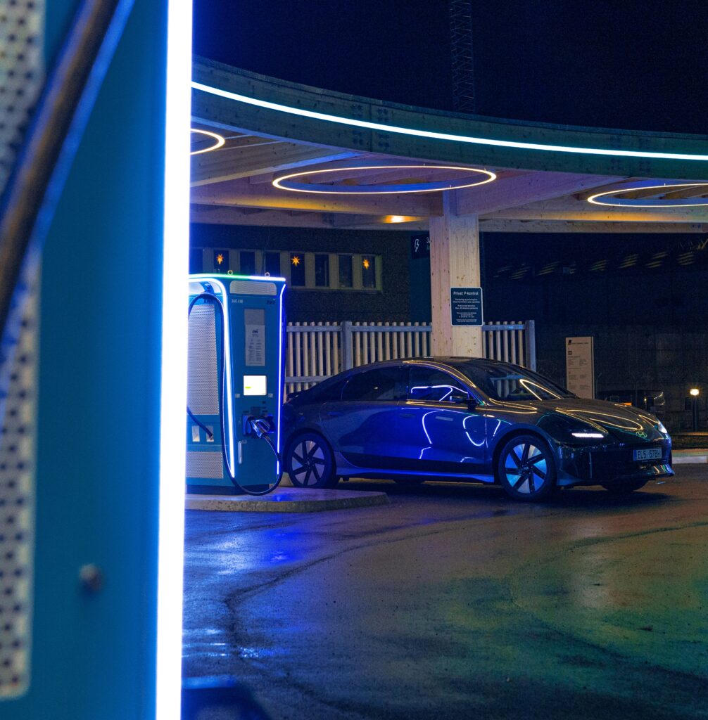 Polycarbonate EV Windows: Balancing Weight and Safety | Five Star